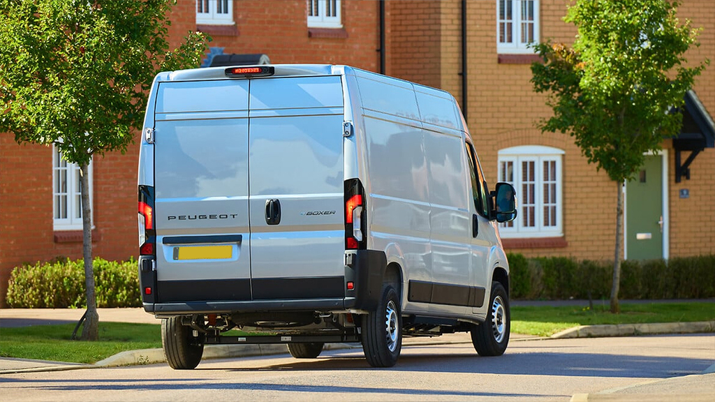 Used Peugeot Boxer Pro 335 L3H2 2.2 BlueHDI 140PS on Finance in Newport ...