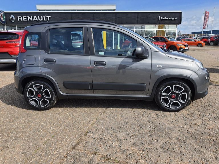Sold LJ22KOX 2022 Fiat Panda - History / How much is it worth?